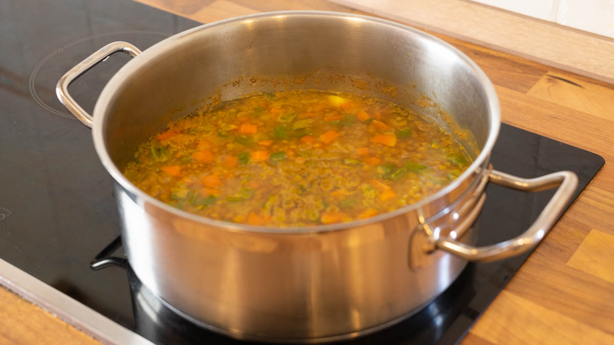 Potatge de llenties amb verdures i cúrcuma - NaturaSì